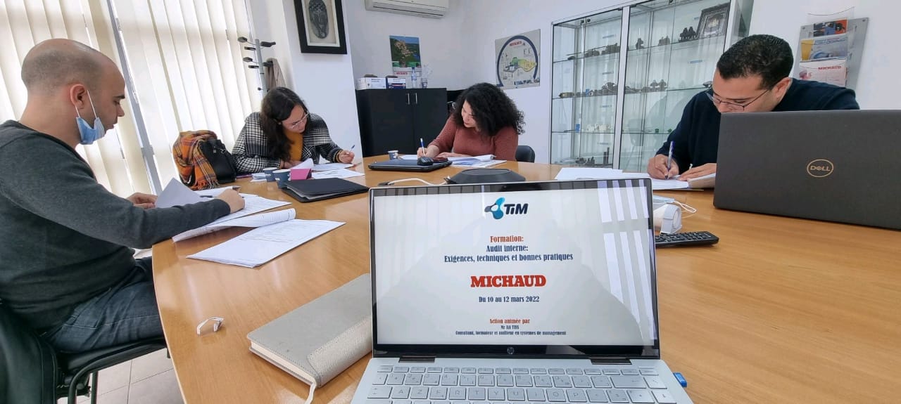 Prête à relever le défi, l'équipe de notre client MICHAUD se prépare à ...